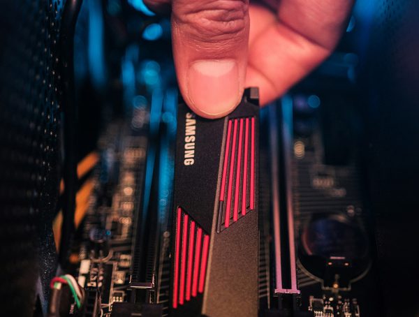 What is an SSD? What does SSD stand for? | Geeks2U