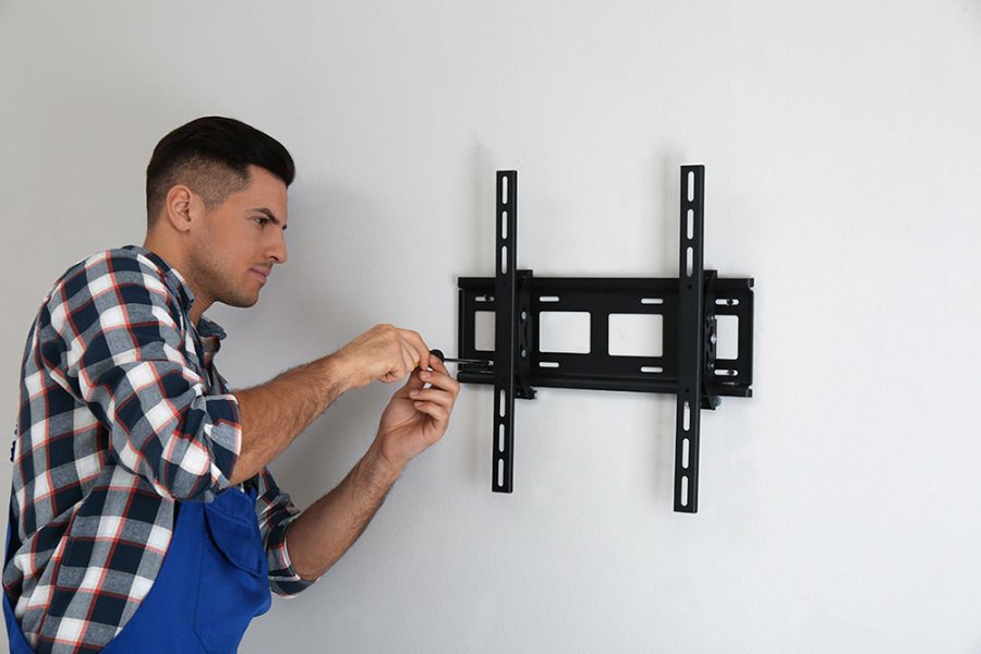 Pros and cons of wall mounting a television | Geeks2U