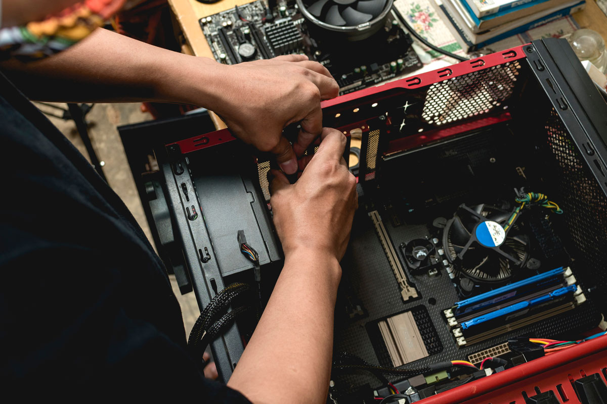Guide to Computer Repairs and Maintenance | Geeks2U