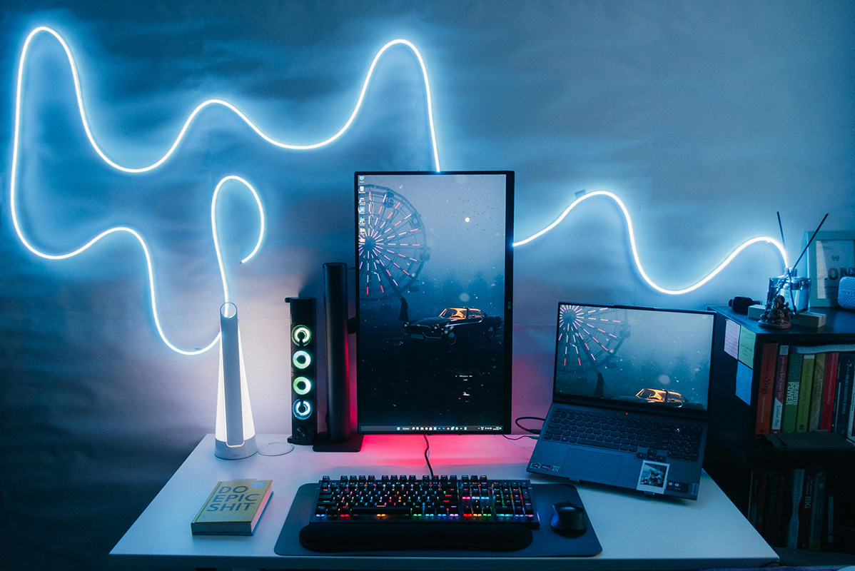 Vertical Computer Monitors: Benefits and Setup | Geeks2U